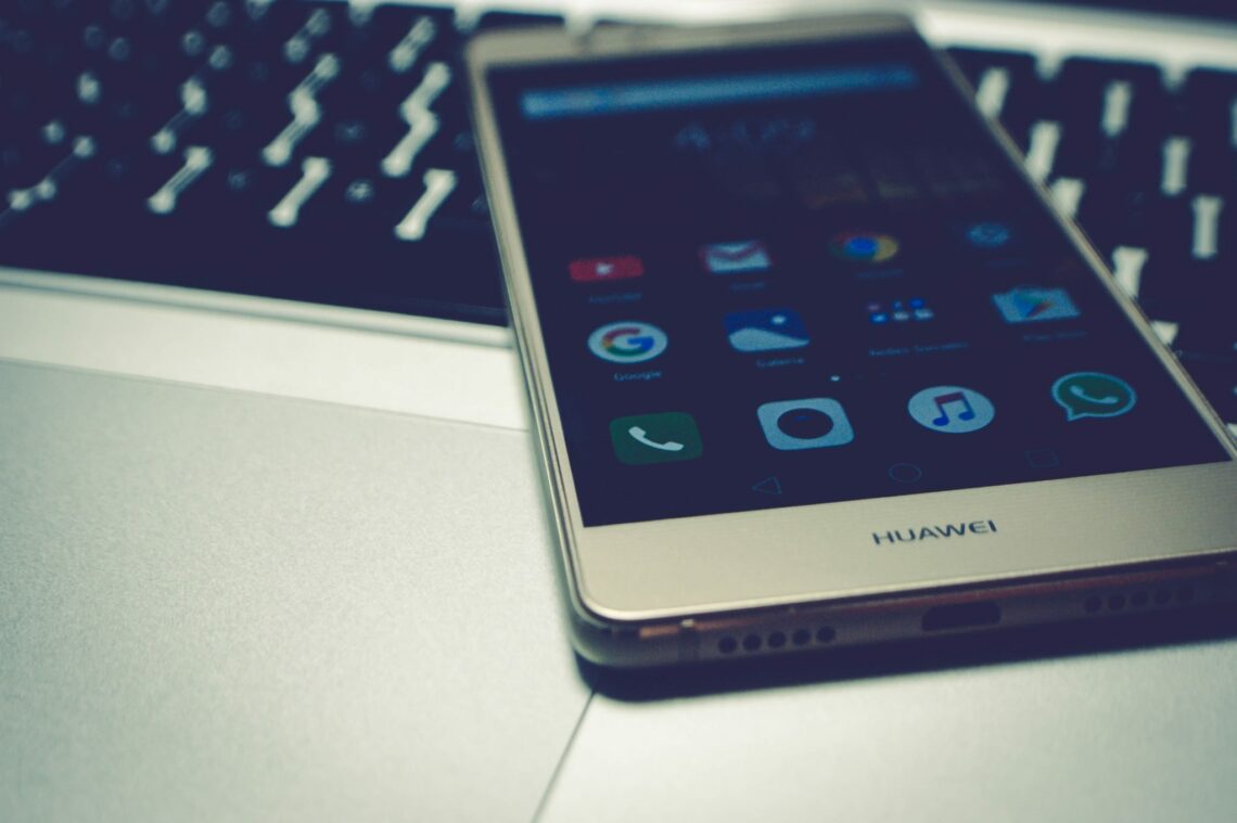 Facebook Bans Pre-installation on Huawei Smartphones - ItsEasyTech